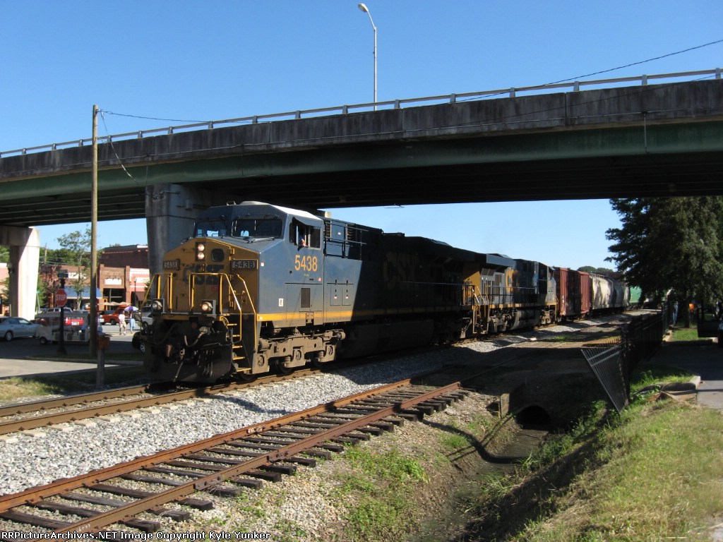 NB freight Q699 ducking under the bridge